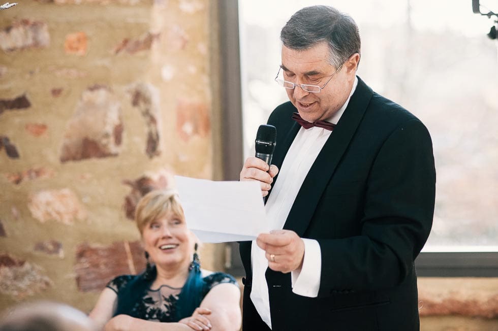 Hochzeitsrede Brautvater: Anleitung & Beispiele für eure Rede