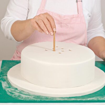 Mehrstöckige Hochzeitstorte selber machen